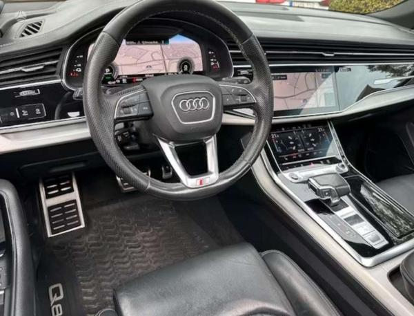 Grey Audi Q8 2021 in Vilnius, with an engine capacity of 3.00 L and mileage of 150 thousand km for 56400 €, photo 8 on AUTOMOTO.COM.LV