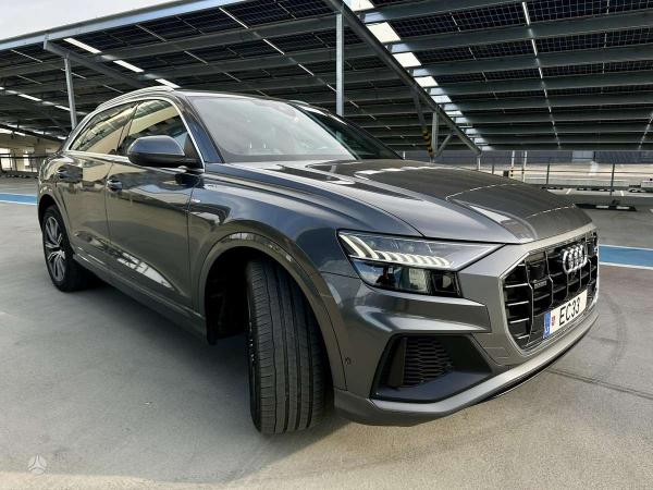 Grey Audi Q8 2021 in Vilnius, with an engine capacity of 3.00 L and mileage of 152 thousand km for 48500 €, photo 2 on AUTOMOTO.COM.LV