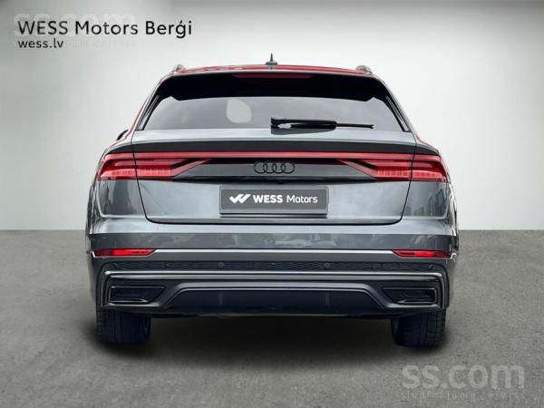 Grey Audi Q8 2021 in Riga, with an engine capacity of 3.00 L and mileage of 159 thousand km for 48900 €, photo 5 on AUTOMOTO.COM.LV