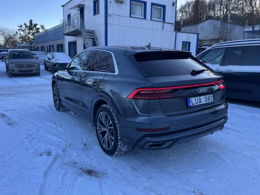 Pelēks Audi Q8 2022 Kauņa, ar dzinēja tilpumu 3.00 L un nobraukumu 45 tūkst. km par 39900 €, foto 3 vietnē AUTOMOTO.COM.LV