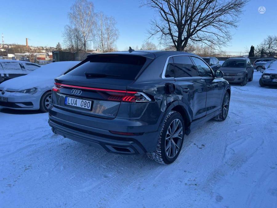 Pelēks Audi Q8 2022 Kauņa, ar dzinēja tilpumu 3.00 L un nobraukumu 45 tūkst. km par 39900 €, foto 4 vietnē AUTOMOTO.COM.LV