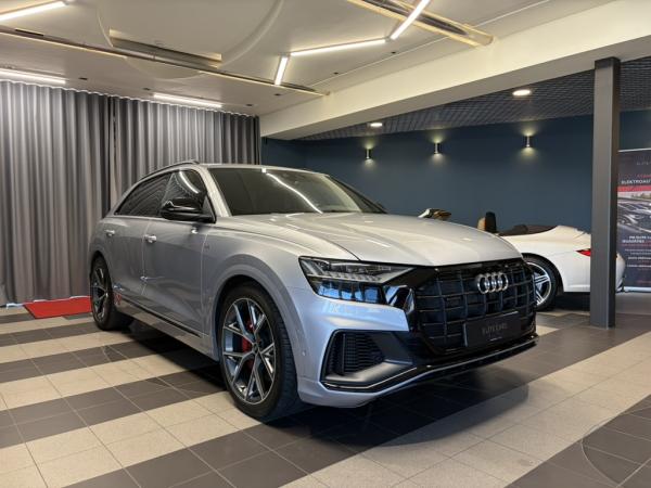 Grey Audi Q8 2022 in Riga, with an engine capacity of 3.00 L and mileage of 186 thousand km for 47990 €, photo 2 on AUTOMOTO.COM.LV