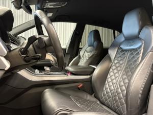 Pelēks Audi Q8 2022 Rīga, ar dzinēja tilpumu 3.00 L un nobraukumu 186 tūkst. km par 47990 €, foto 11 vietnē AUTOMOTO.COM.LV