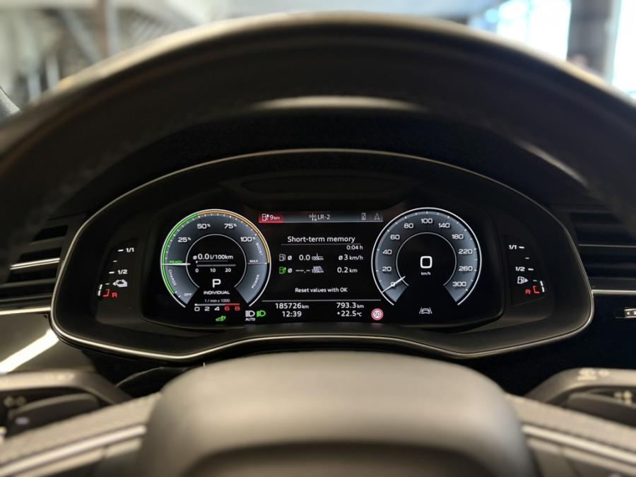 Pelēks Audi Q8 2022 Rīga, ar dzinēja tilpumu 3.00 L un nobraukumu 186 tūkst. km par 47990 €, foto 12 vietnē AUTOMOTO.COM.LV