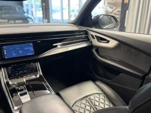 Pelēks Audi Q8 2022 Rīga, ar dzinēja tilpumu 3.00 L un nobraukumu 186 tūkst. km par 47990 €, foto 19 vietnē AUTOMOTO.COM.LV