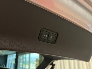 Pelēks Audi Q8 2022 Rīga, ar dzinēja tilpumu 3.00 L un nobraukumu 186 tūkst. km par 47990 €, foto 24 vietnē AUTOMOTO.COM.LV