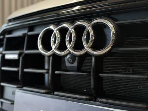 Pelēks Audi Q8 2022 Rīga, ar dzinēja tilpumu 3.00 L un nobraukumu 186 tūkst. km par 47990 €, foto 29 vietnē AUTOMOTO.COM.LV