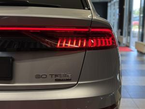 Pelēks Audi Q8 2022 Rīga, ar dzinēja tilpumu 3.00 L un nobraukumu 186 tūkst. km par 47990 €, foto 31 vietnē AUTOMOTO.COM.LV