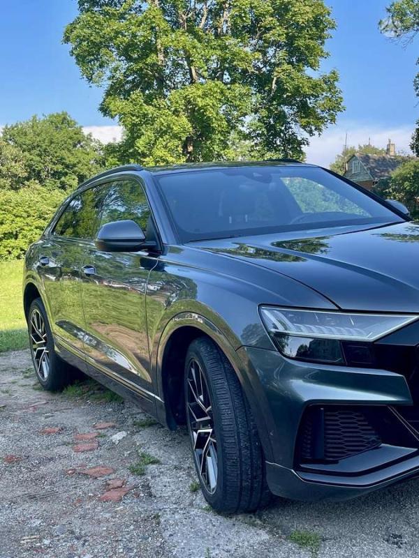 Pelēks Audi Q8 2023 Šauļi, ar dzinēja tilpumu 3.00 L un nobraukumu 30 tūkst. km par 49600 €, foto 4 vietnē AUTOMOTO.COM.LV