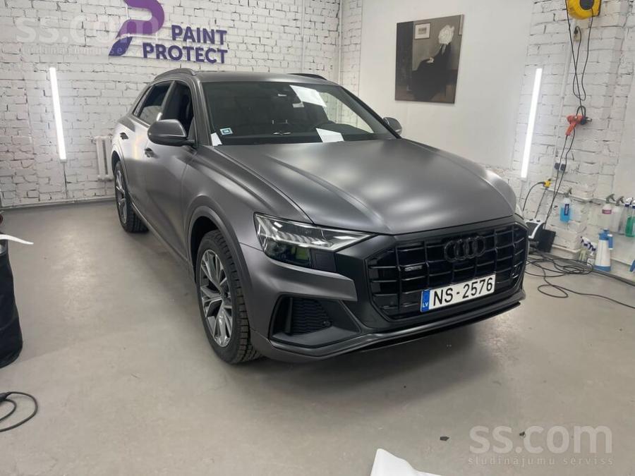 Pelēks Audi Q8 2023 Rīga, ar dzinēja tilpumu 3.00 L un nobraukumu 120 tūkst. km par 59000 €, foto 1 vietnē AUTOMOTO.COM.LV