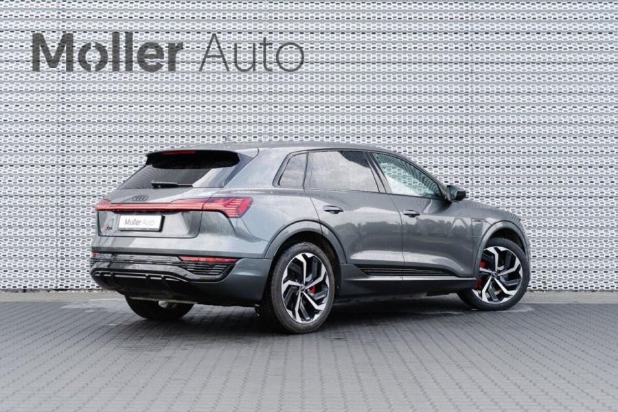Pelēks Audi Q8 2024 Mārupe, ar dzinēja tilpumu 0.00 L un nobraukumu 73 tūkst. km par 64100 €, foto 5 vietnē AUTOMOTO.COM.LV