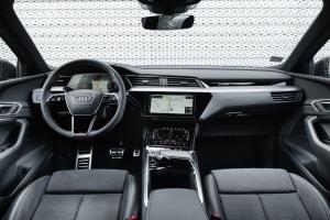 Pelēks Audi Q8 2024 Mārupe, ar dzinēja tilpumu 0.00 L un nobraukumu 73 tūkst. km par 64100 €, foto 7 vietnē AUTOMOTO.COM.LV
