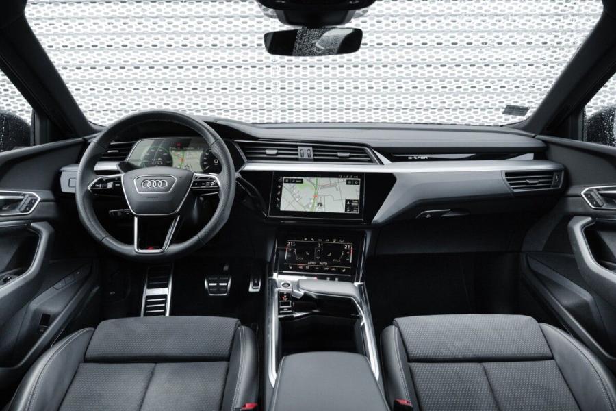 Pelēks Audi Q8 2024 Mārupe, ar dzinēja tilpumu 0.00 L un nobraukumu 73 tūkst. km par 64100 €, foto 7 vietnē AUTOMOTO.COM.LV