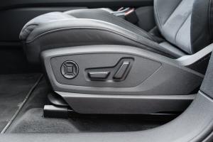 Pelēks Audi Q8 2024 Mārupe, ar dzinēja tilpumu 0.00 L un nobraukumu 73 tūkst. km par 64100 €, foto 13 vietnē AUTOMOTO.COM.LV