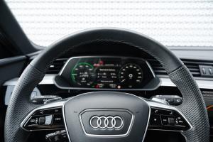 Pelēks Audi Q8 2024 Mārupe, ar dzinēja tilpumu 0.00 L un nobraukumu 73 tūkst. km par 64100 €, foto 16 vietnē AUTOMOTO.COM.LV