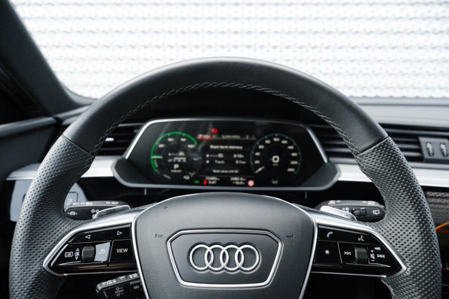 Pelēks Audi Q8 2024 Mārupe, ar dzinēja tilpumu 0.00 L un nobraukumu 73 tūkst. km par 64100 €, foto 16 vietnē AUTOMOTO.COM.LV