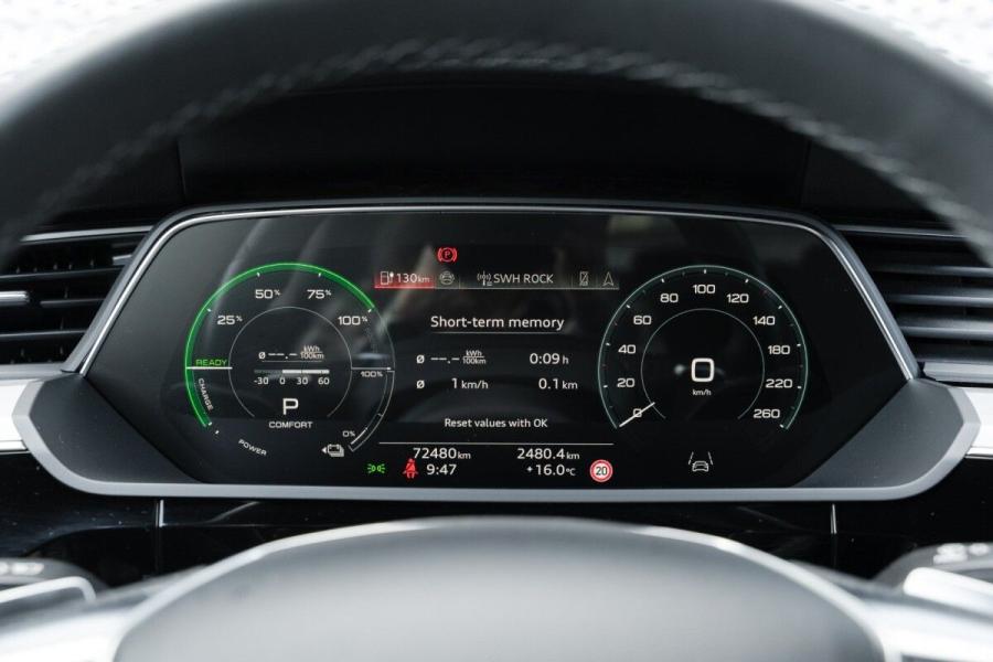 Pelēks Audi Q8 2024 Mārupe, ar dzinēja tilpumu 0.00 L un nobraukumu 73 tūkst. km par 64100 €, foto 17 vietnē AUTOMOTO.COM.LV