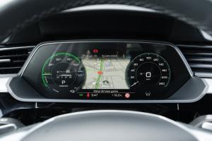 Pelēks Audi Q8 2024 Mārupe, ar dzinēja tilpumu 0.00 L un nobraukumu 73 tūkst. km par 64100 €, foto 18 vietnē AUTOMOTO.COM.LV