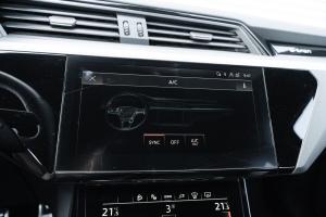 Pelēks Audi Q8 2024 Mārupe, ar dzinēja tilpumu 0.00 L un nobraukumu 73 tūkst. km par 64100 €, foto 23 vietnē AUTOMOTO.COM.LV