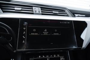 Pelēks Audi Q8 2024 Mārupe, ar dzinēja tilpumu 0.00 L un nobraukumu 73 tūkst. km par 64100 €, foto 25 vietnē AUTOMOTO.COM.LV