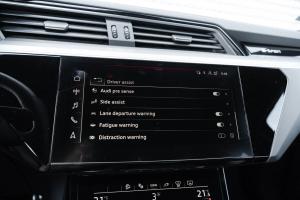 Pelēks Audi Q8 2024 Mārupe, ar dzinēja tilpumu 0.00 L un nobraukumu 73 tūkst. km par 64100 €, foto 28 vietnē AUTOMOTO.COM.LV