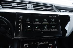 Pelēks Audi Q8 2024 Mārupe, ar dzinēja tilpumu 0.00 L un nobraukumu 73 tūkst. km par 64100 €, foto 29 vietnē AUTOMOTO.COM.LV
