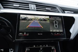 Pelēks Audi Q8 2024 Mārupe, ar dzinēja tilpumu 0.00 L un nobraukumu 73 tūkst. km par 64100 €, foto 31 vietnē AUTOMOTO.COM.LV