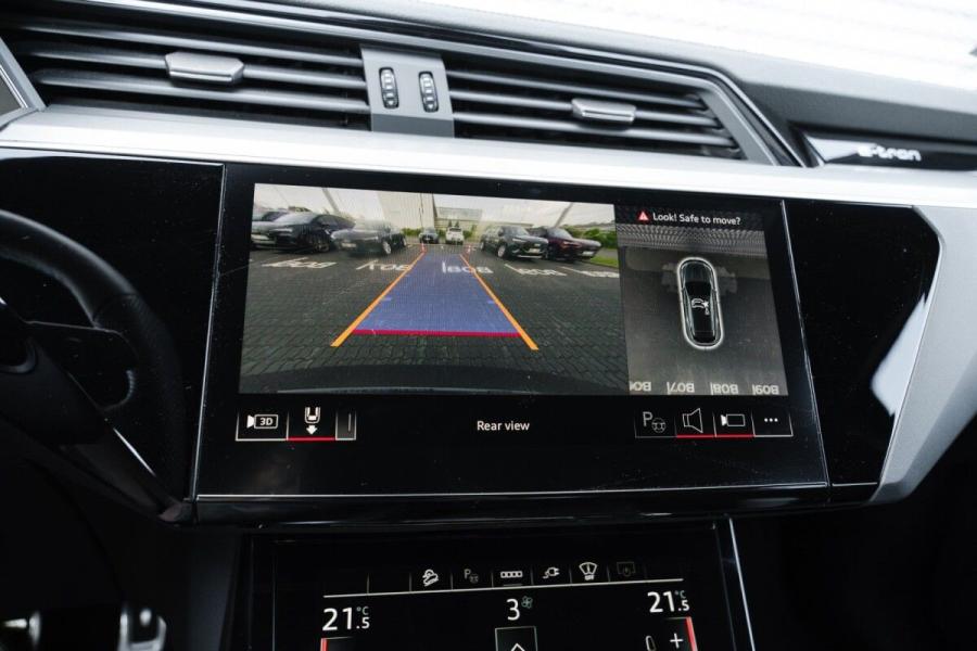 Pelēks Audi Q8 2024 Mārupe, ar dzinēja tilpumu 0.00 L un nobraukumu 73 tūkst. km par 64100 €, foto 31 vietnē AUTOMOTO.COM.LV