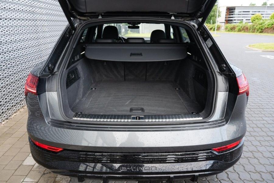 Pelēks Audi Q8 2024 Mārupe, ar dzinēja tilpumu 0.00 L un nobraukumu 73 tūkst. km par 64100 €, foto 36 vietnē AUTOMOTO.COM.LV