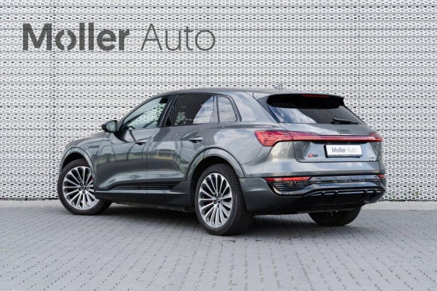 Grey Audi Q8 2024 in Marupe, with an engine capacity of 0.00 L and mileage of 55 thousand km for 59900 €, photo 4 on AUTOMOTO.COM.LV