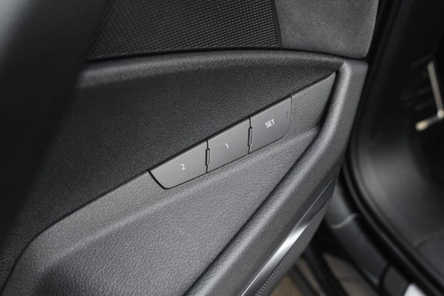 Grey Audi Q8 2024 in Marupe, with an engine capacity of 0.00 L and mileage of 55 thousand km for 59900 €, photo 10 on AUTOMOTO.COM.LV