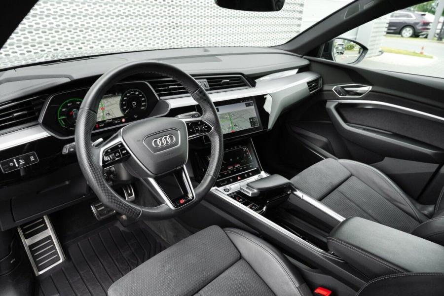 Grey Audi Q8 2024 in Marupe, with an engine capacity of 0.00 L and mileage of 55 thousand km for 59900 €, photo 15 on AUTOMOTO.COM.LV
