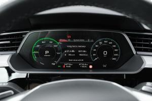 Grey Audi Q8 2024 in Marupe, with an engine capacity of 0.00 L and mileage of 55 thousand km for 59900 €, photo 20 on AUTOMOTO.COM.LV