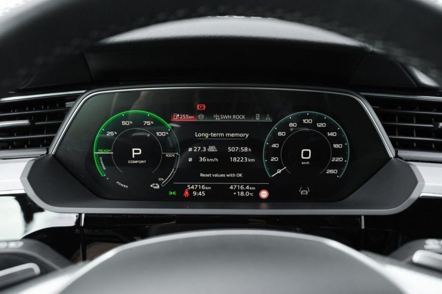 Grey Audi Q8 2024 in Marupe, with an engine capacity of 0.00 L and mileage of 55 thousand km for 59900 €, photo 20 on AUTOMOTO.COM.LV