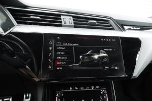 Grey Audi Q8 2024 in Marupe, with an engine capacity of 0.00 L and mileage of 55 thousand km for 59900 €, photo 25 on AUTOMOTO.COM.LV