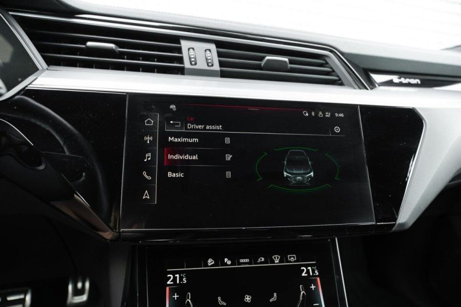 Grey Audi Q8 2024 in Marupe, with an engine capacity of 0.00 L and mileage of 55 thousand km for 59900 €, photo 28 on AUTOMOTO.COM.LV