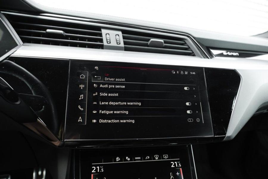 Grey Audi Q8 2024 in Marupe, with an engine capacity of 0.00 L and mileage of 55 thousand km for 59900 €, photo 30 on AUTOMOTO.COM.LV