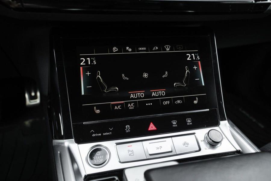 Grey Audi Q8 2024 in Marupe, with an engine capacity of 0.00 L and mileage of 55 thousand km for 59900 €, photo 34 on AUTOMOTO.COM.LV