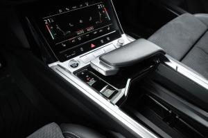 Grey Audi Q8 2024 in Marupe, with an engine capacity of 0.00 L and mileage of 55 thousand km for 59900 €, photo 35 on AUTOMOTO.COM.LV