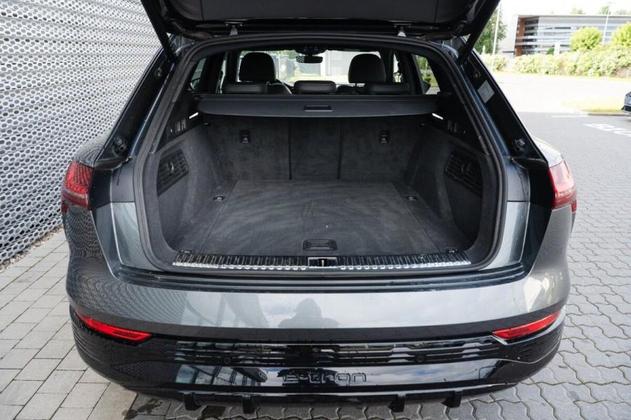 Grey Audi Q8 2024 in Marupe, with an engine capacity of 0.00 L and mileage of 55 thousand km for 59900 €, photo 37 on AUTOMOTO.COM.LV