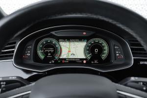 Pelēks Audi Q8 2024 Mārupe, ar dzinēja tilpumu 3.00 L un nobraukumu 85 tūkst. km par 64900 €, foto 19 vietnē AUTOMOTO.COM.LV