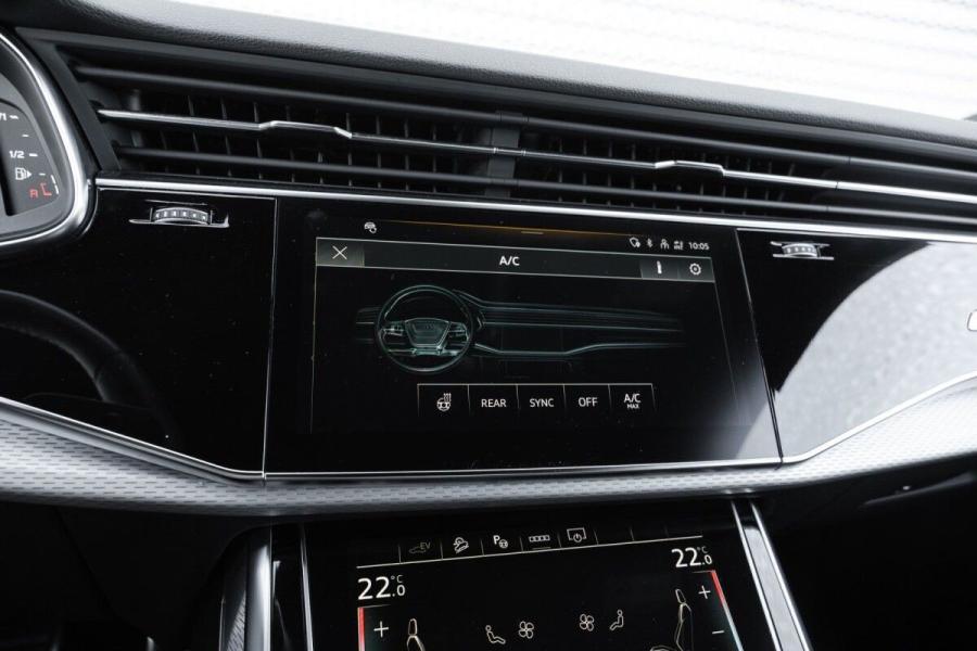 Pelēks Audi Q8 2024 Mārupe, ar dzinēja tilpumu 3.00 L un nobraukumu 85 tūkst. km par 64900 €, foto 22 vietnē AUTOMOTO.COM.LV
