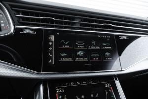 Pelēks Audi Q8 2024 Mārupe, ar dzinēja tilpumu 3.00 L un nobraukumu 85 tūkst. km par 64900 €, foto 23 vietnē AUTOMOTO.COM.LV