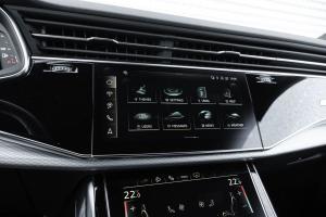 Pelēks Audi Q8 2024 Mārupe, ar dzinēja tilpumu 3.00 L un nobraukumu 85 tūkst. km par 64900 €, foto 29 vietnē AUTOMOTO.COM.LV