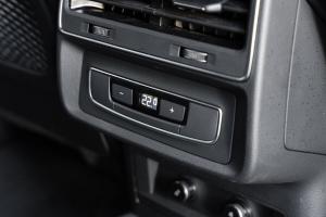 Pelēks Audi Q8 2024 Mārupe, ar dzinēja tilpumu 3.00 L un nobraukumu 85 tūkst. km par 64900 €, foto 34 vietnē AUTOMOTO.COM.LV
