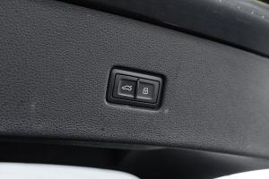 Pelēks Audi Q8 2024 Mārupe, ar dzinēja tilpumu 3.00 L un nobraukumu 85 tūkst. km par 64900 €, foto 36 vietnē AUTOMOTO.COM.LV