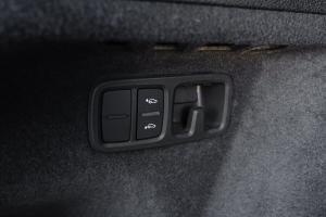Pelēks Audi Q8 2024 Mārupe, ar dzinēja tilpumu 3.00 L un nobraukumu 85 tūkst. km par 64900 €, foto 37 vietnē AUTOMOTO.COM.LV