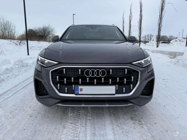 Pelēks Audi Q8 2025 Klaipėda, ar dzinēja tilpumu 2.97 L un nobraukumu 9 tūkst. km par 77900 €, foto 2 vietnē AUTOMOTO.COM.LV