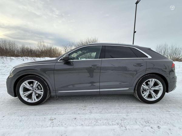 Pelēks Audi Q8 2025 Klaipėda, ar dzinēja tilpumu 2.97 L un nobraukumu 9 tūkst. km par 77900 €, foto 8 vietnē AUTOMOTO.COM.LV
