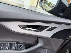 Grey Audi Q8 2019 in Vilnius, with an engine capacity of 2.97 L and mileage of 275 thousand km for 34000 €, photo 11 on AUTOMOTO.COM.LV